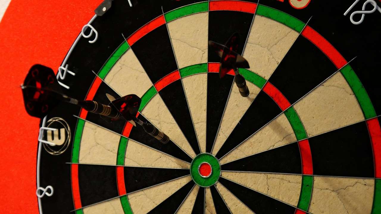Common fouls in darts explained: Avoid rookie mistakes!